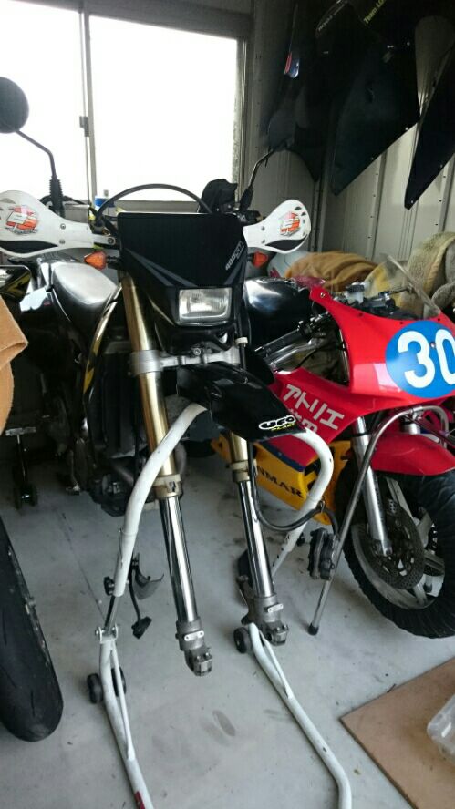DRZ400SM フロントサス オイル交換 その1 | しげのガレージ DRZ400SM フロントサス オイル交換 その1 | しげのガレージ