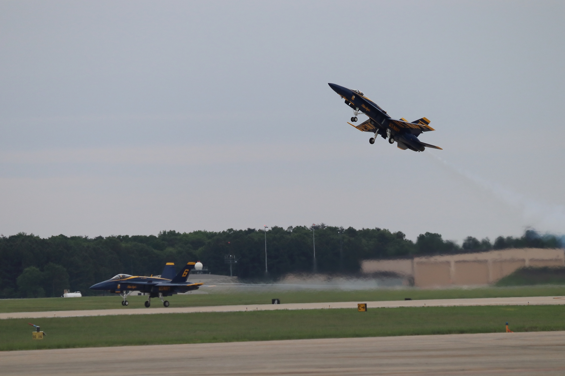 アンドリューズ航空ショー2019 Day2(Sat) ～ブルーエンジェルズ超ド迫力TAKE OFF!!～ | enjoy wheelchair ...