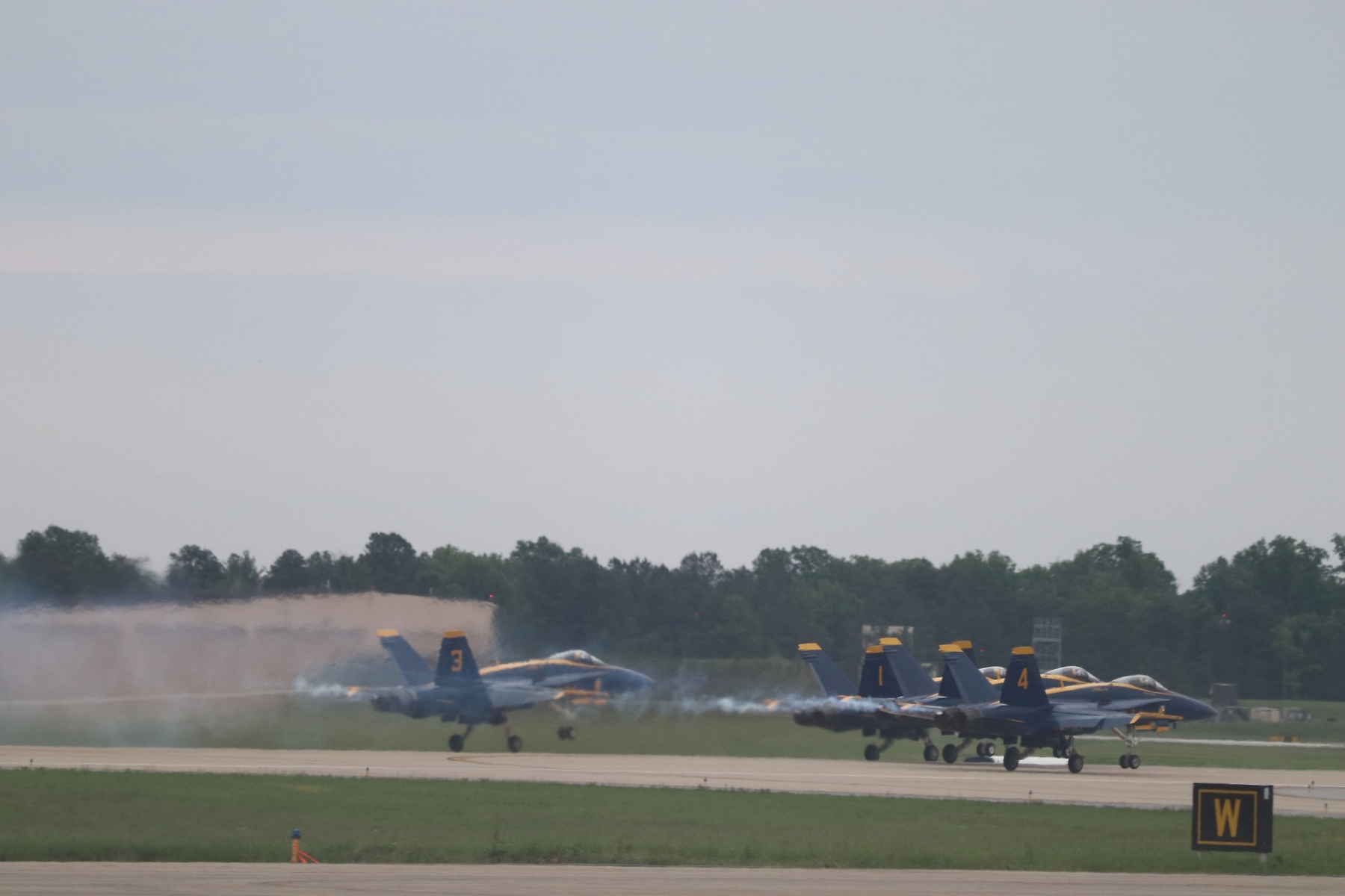 アンドリューズ航空ショー2019 Day2(Sat) ～ブルーエンジェルズ超ド迫力TAKE OFF!!～ | enjoy wheelchair ...