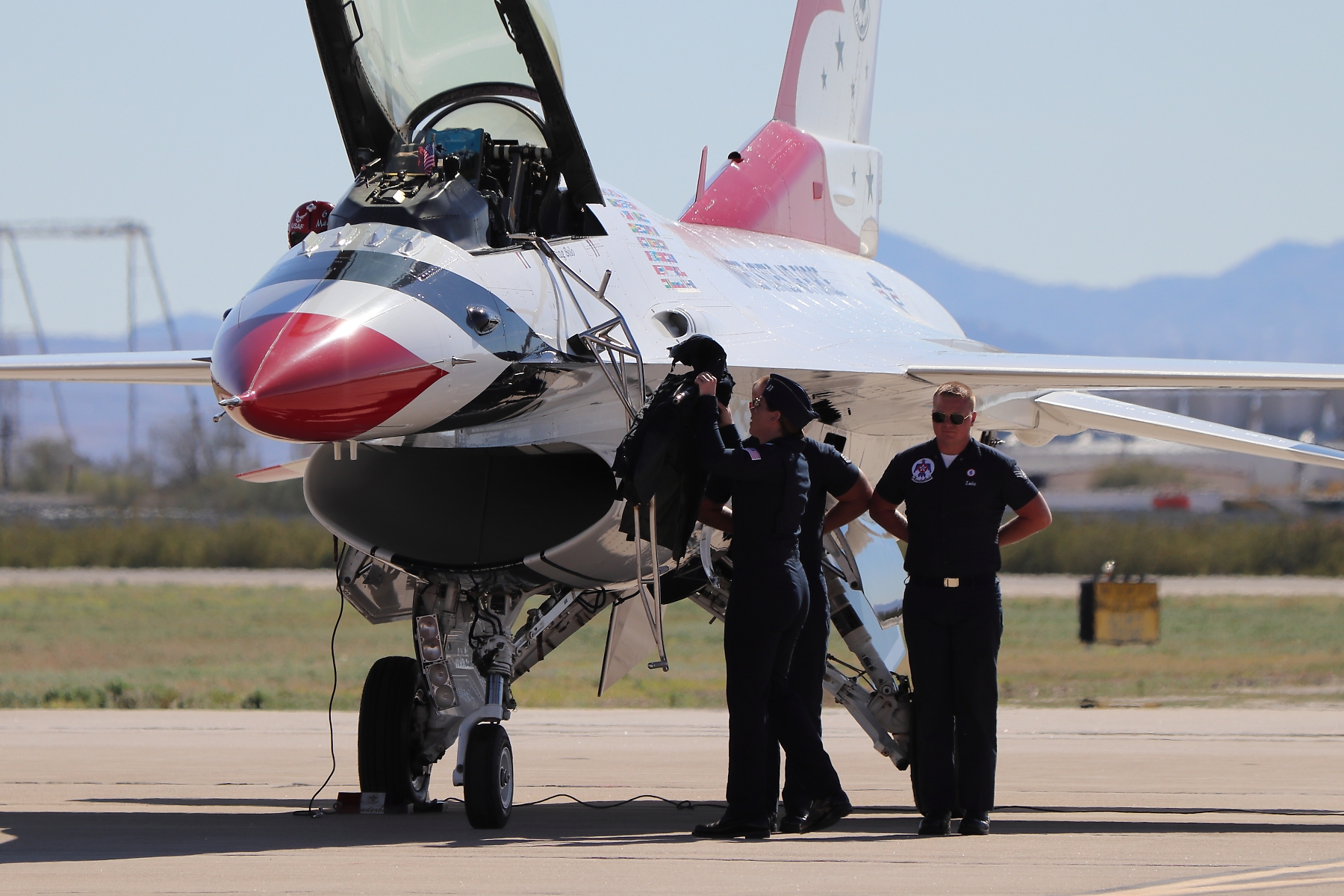 デイビスモンサン航空ショー2019 Day1 ～サンダーバーズ6番機 Capt.Michelle Curran!～ | enjoy ...