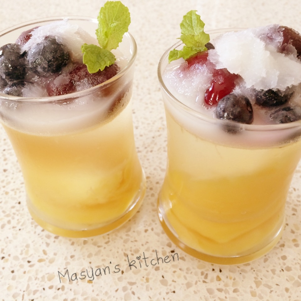 チェリーのカルピス漬けon マンゴーゼリー