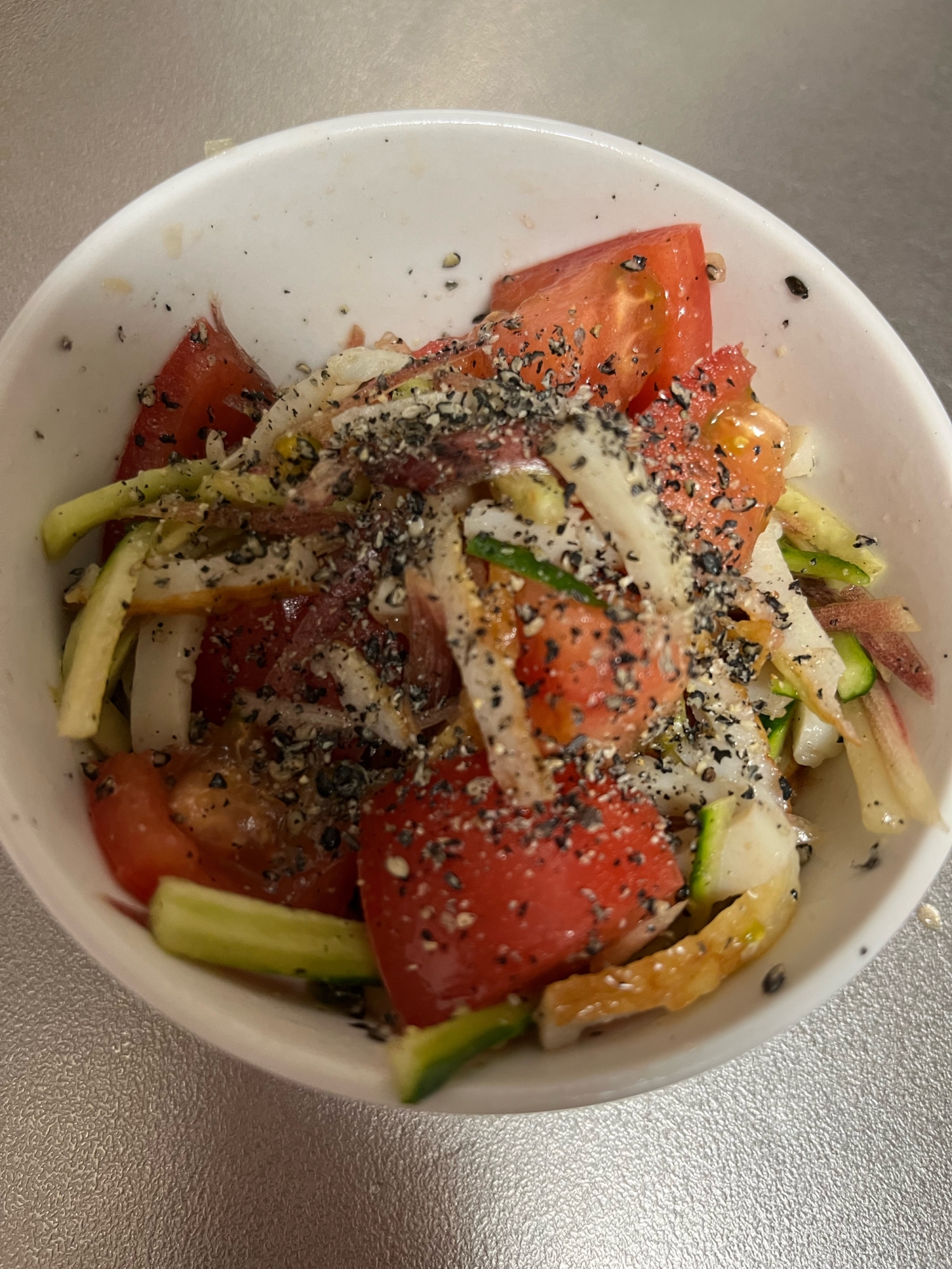 とまと・きゅうり・みょうが・ちくわの中華サラダ