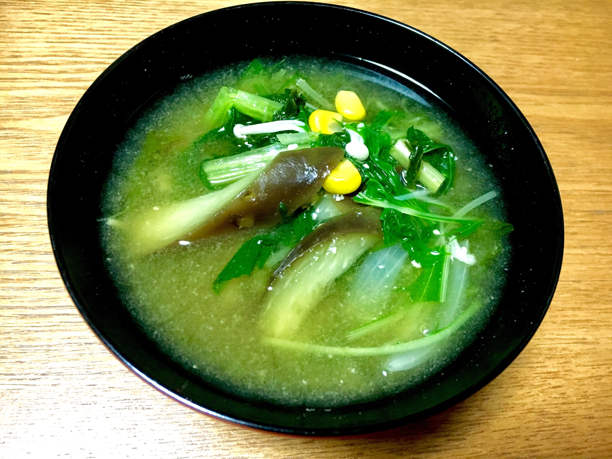 茄子とコーンの味噌汁