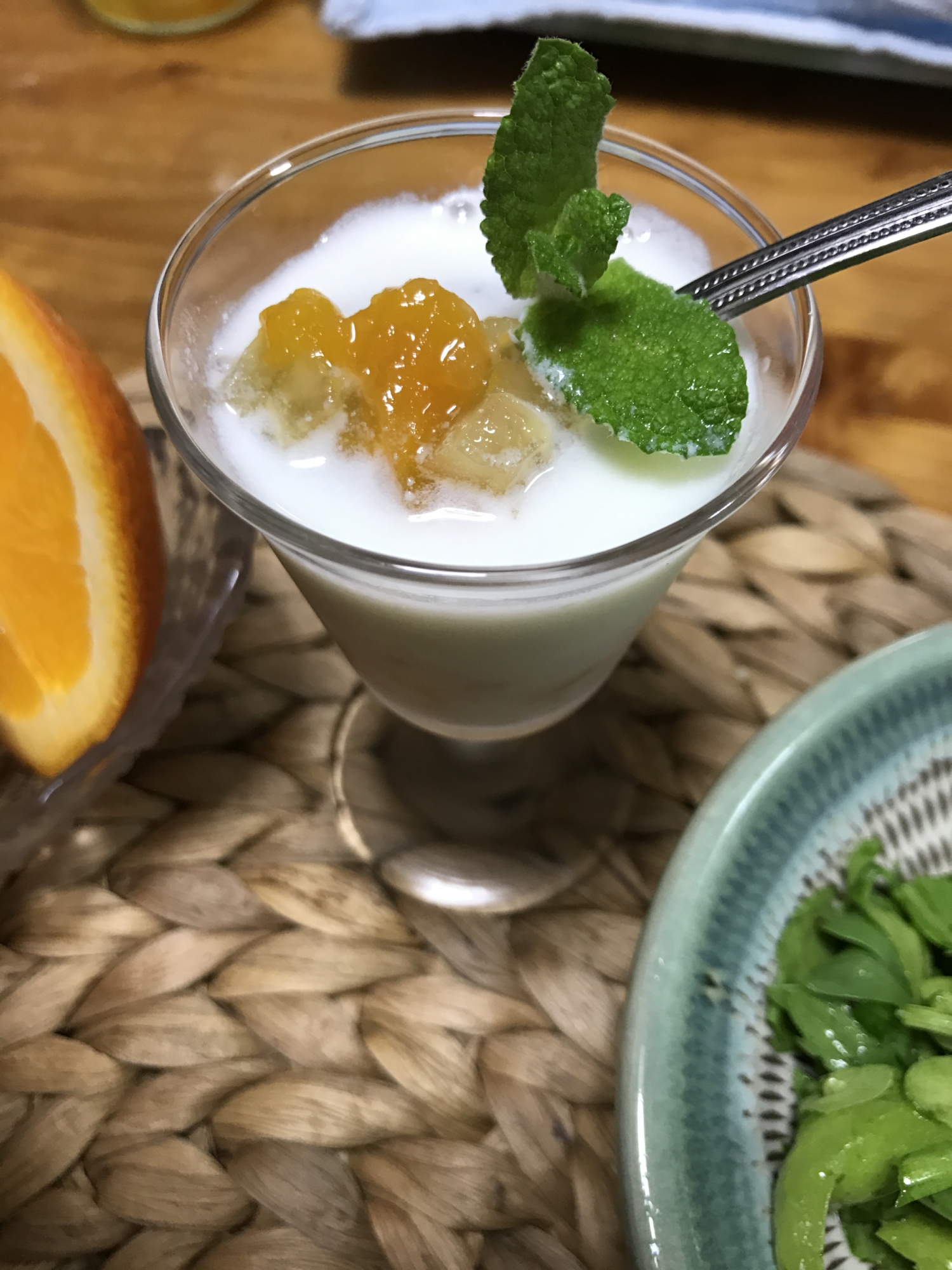 びわとレモンの皮の甘煮