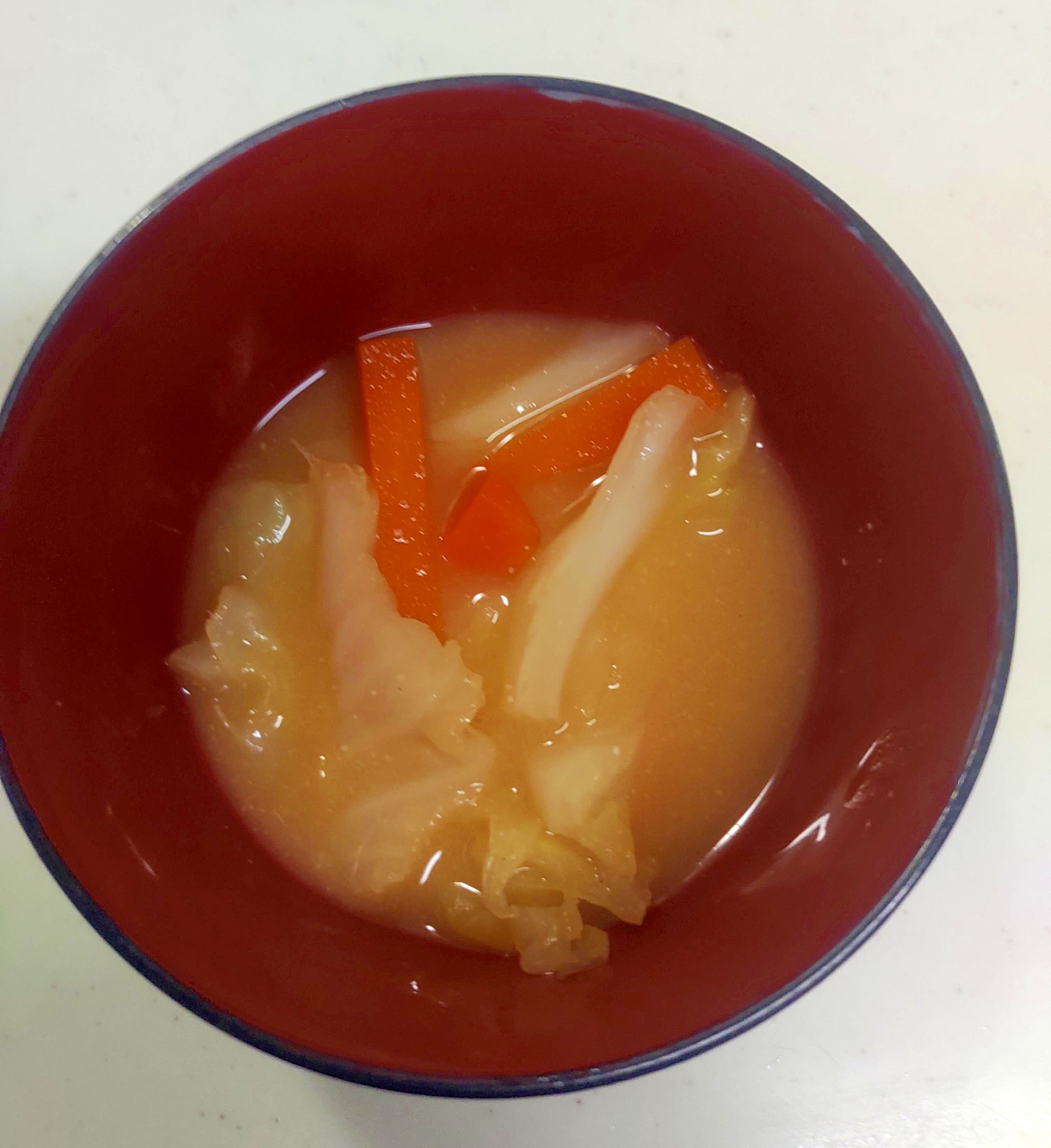 キャベツとにんじんの味噌汁