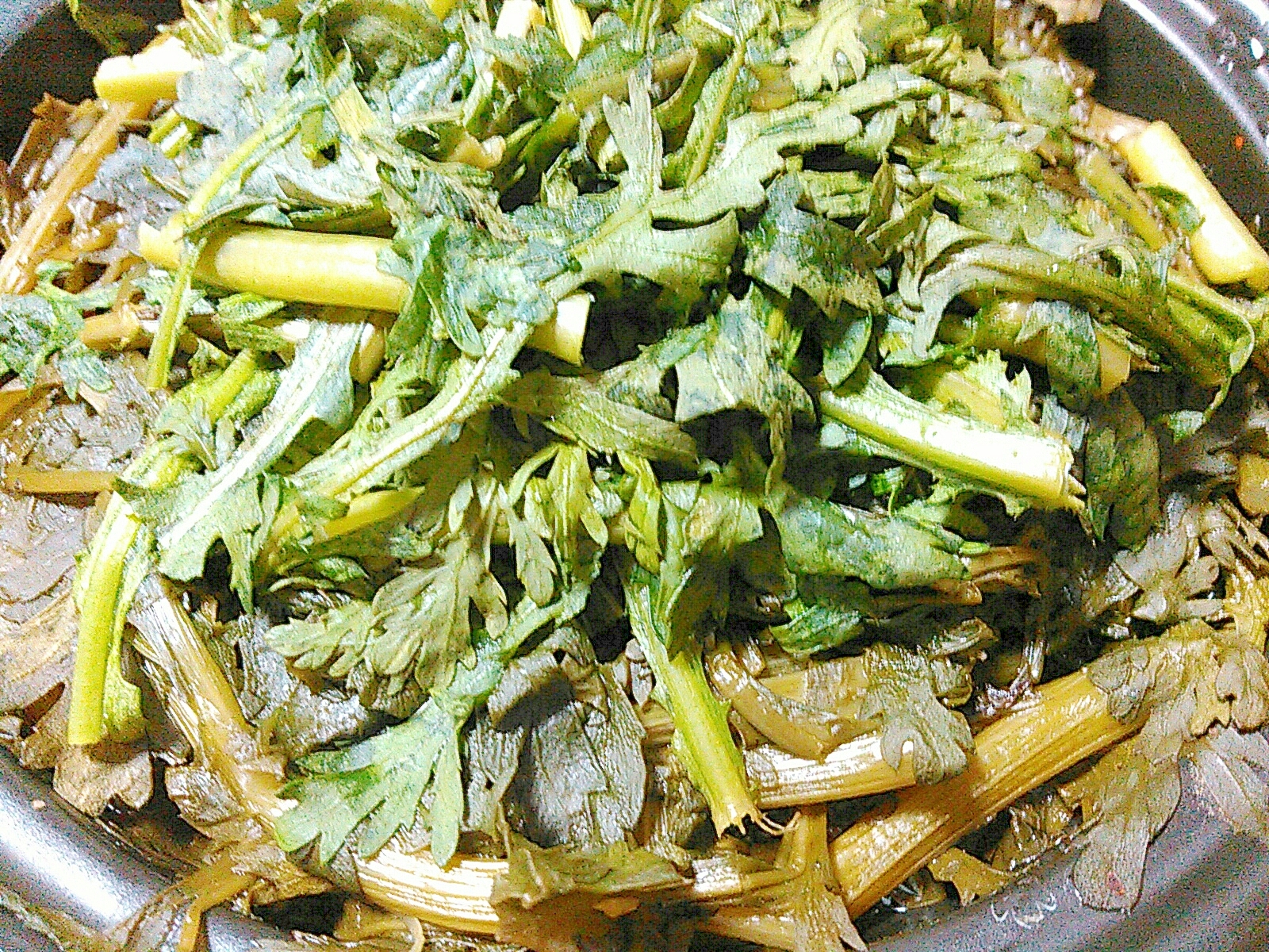 春菊たっぷり蒸しサラダ