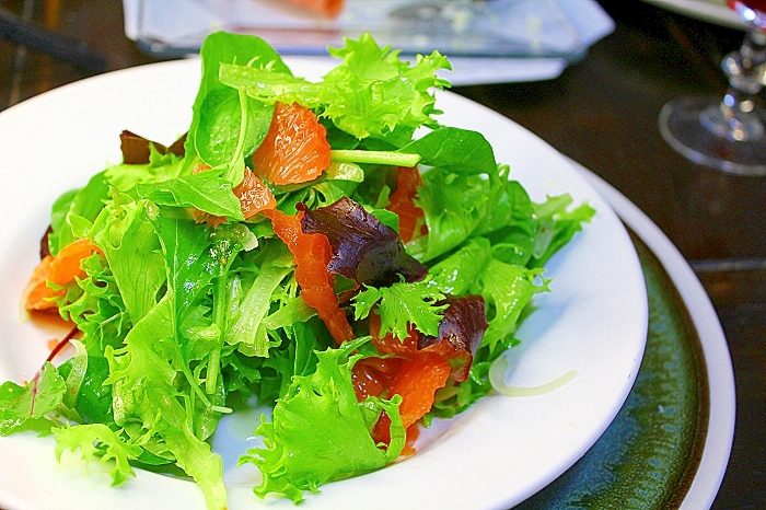 スモークサーモンとグレープフルーツのサラダ