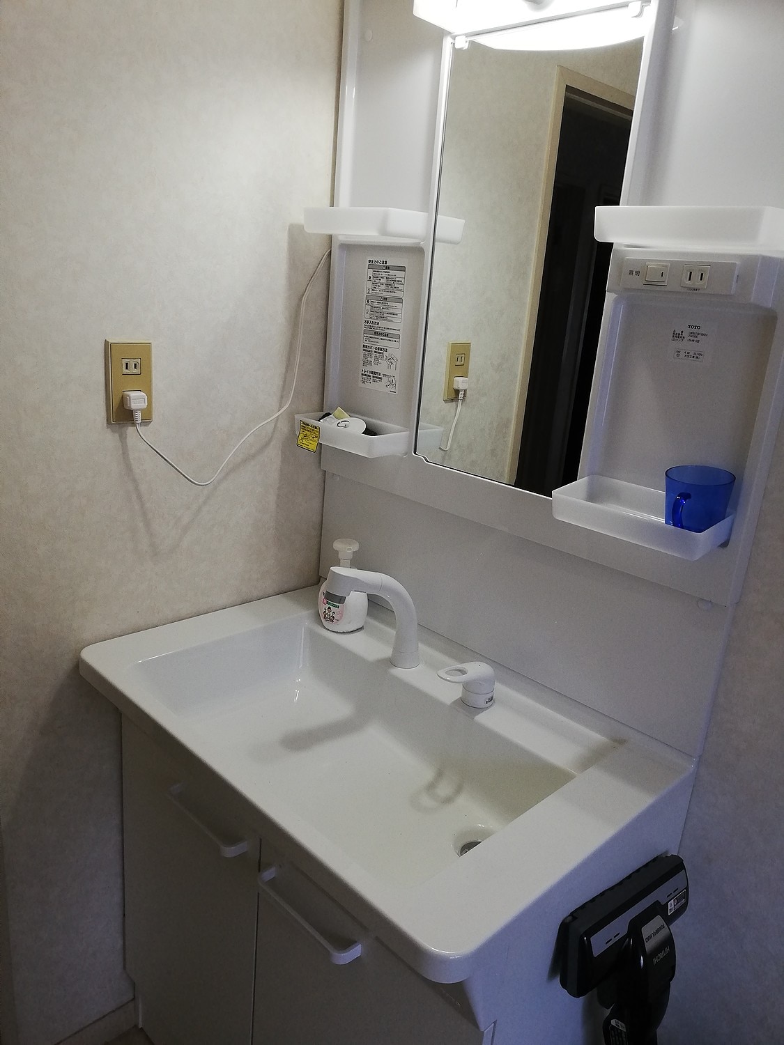 【楽天市場】送料無料 TOTO洗面化粧台VシリーズW750サイズエコシングル水栓＋ミラーキャビネット一面鏡【LED照明】【最安値に挑戦中】【メーカー直送】（LDPB075BAGEN2A ...