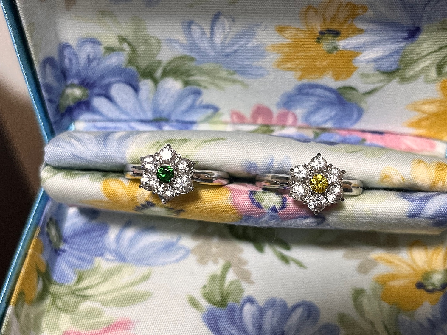 【楽天市場】送料無料(郵送)チョッピリ大きめ【(ブルトパ・ホワイトサファイヤ 7石 リング】 Fashion Jewelry ひらひらかん