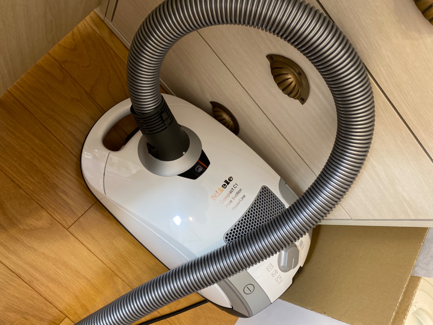楽天市場】Miele ミーレ 高性能 紙パック式 掃除機 ホワイト 楽天市場】Miele ミーレ 高性能 紙パック式 掃除機 ホワイト