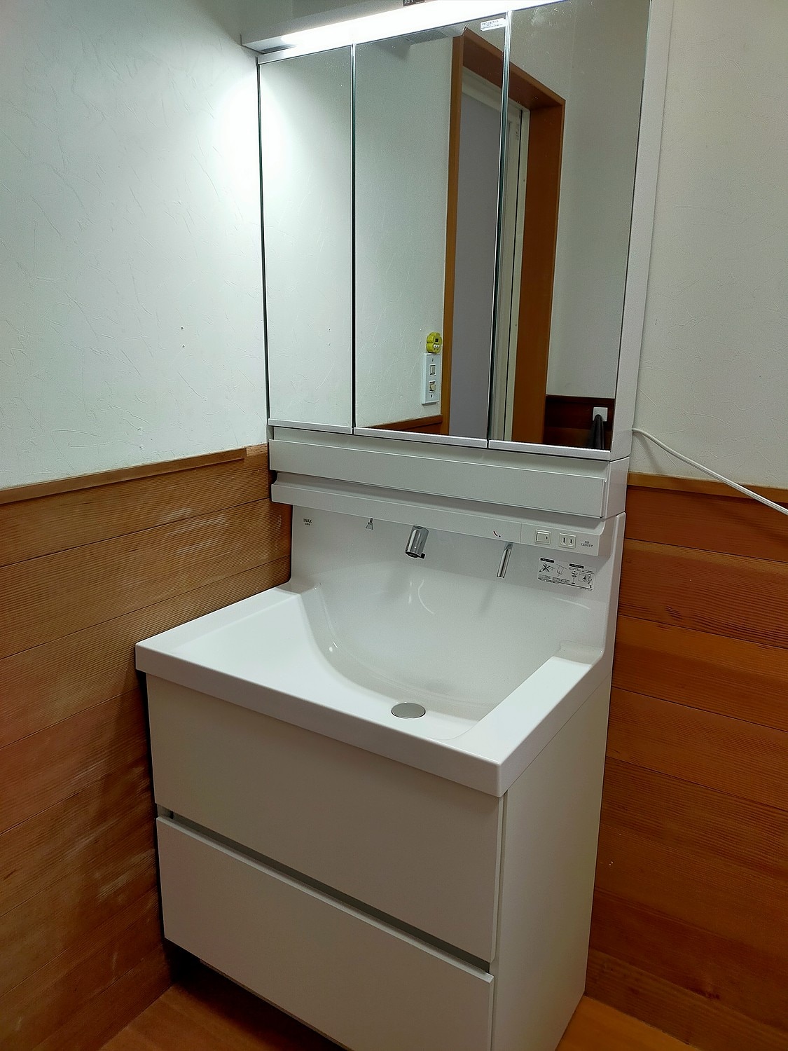 【楽天市場】リクシル 洗面台 75cm MV 750幅 フルスライドタイプ 3面鏡 全収納 LED照明 シングルレバーシャワー水栓 曇り止め付 LIXIL 洗面化粧台 三面鏡 おしゃれ【安心の ...