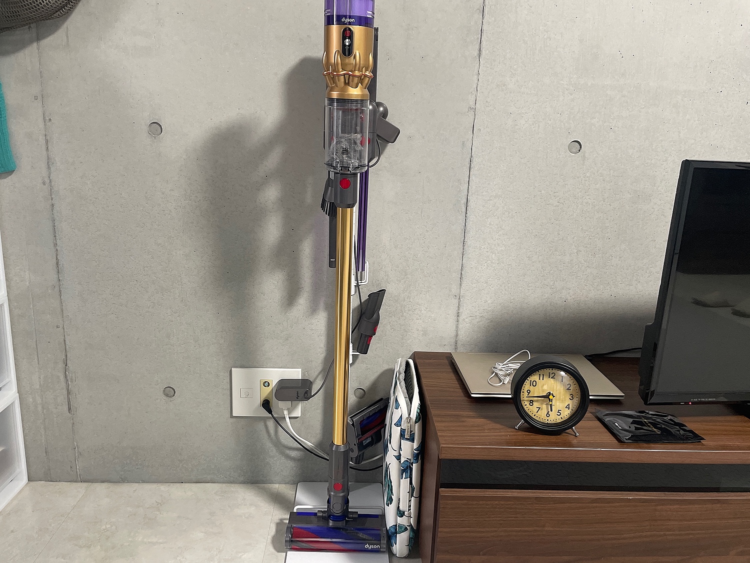 楽天市場】ダイソン スタンド dyson micro 1.5kg スタンド V12 楽天市場】ダイソン スタンド dyson micro 1.5kg スタンド V12