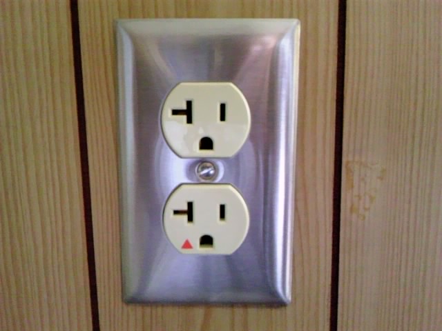 ハッベル・ステンレス壁コンセントプレート | わたしの気まぐれで書くブログ - 楽天ブログ