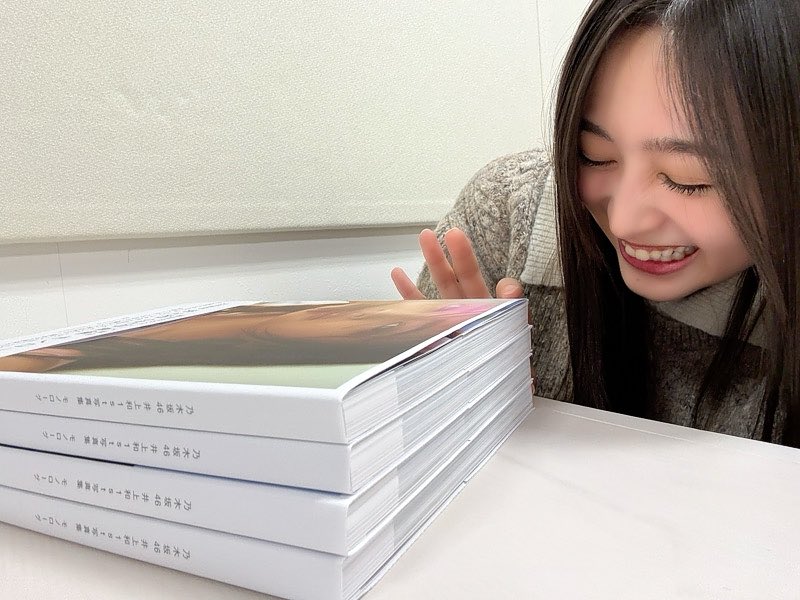 ☆乃木坂46♪井上和、256ページの分厚い写真集を実感！（井上和、1st写真集『モノローグ』） | ルゼルの情報日記 - 楽天ブログ