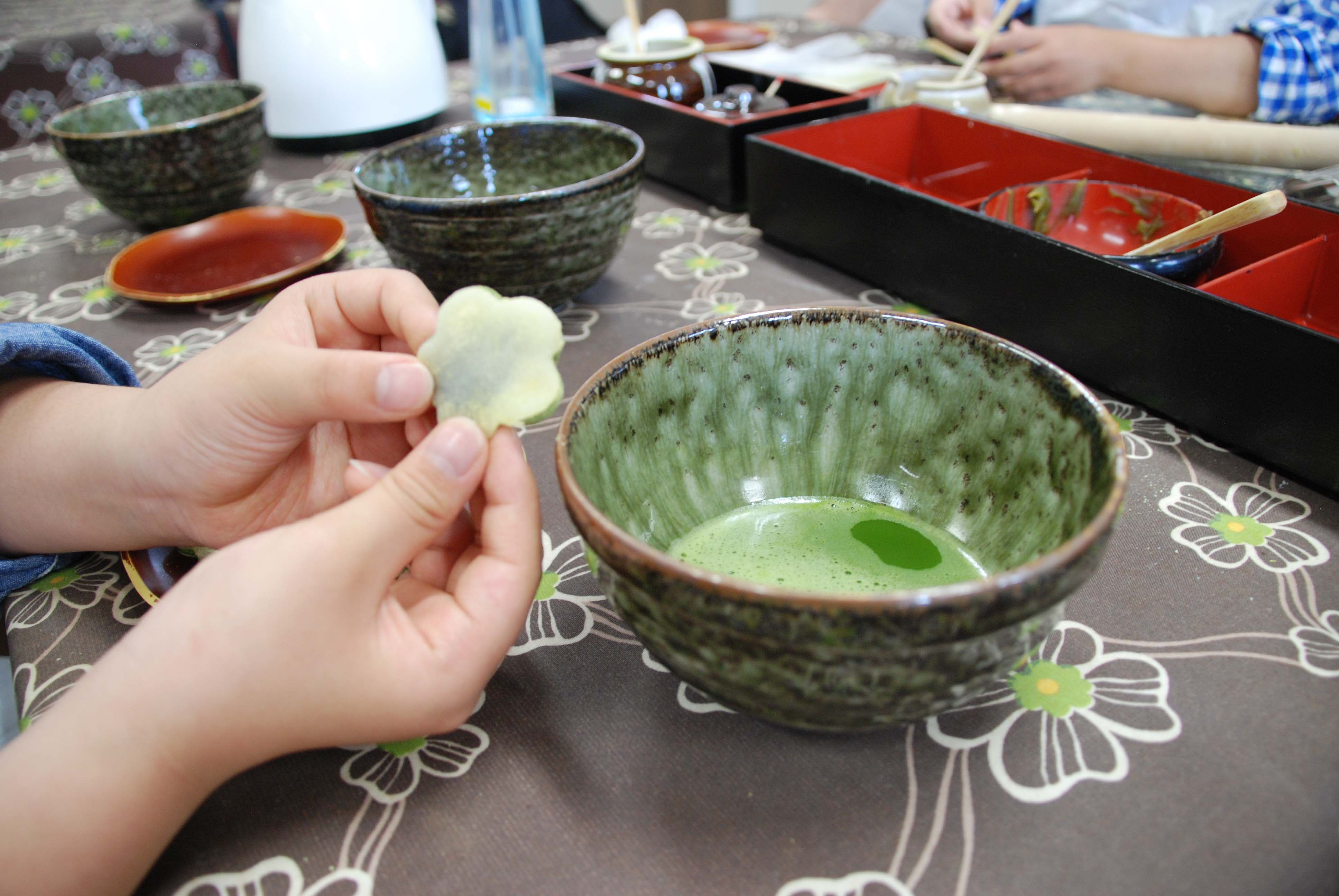 おたべ本館って？ その7 手作り体験仕上げ | 京都銘菓おたべ・京ばあむオンラインショップ【公式】スタッフブログ - 楽天ブログ