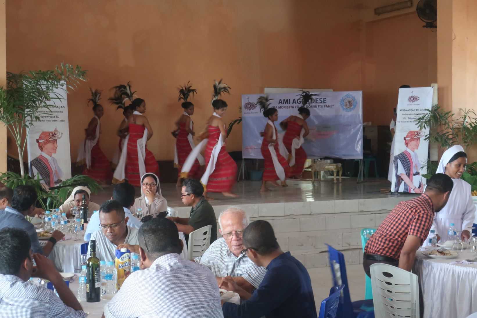 Dibiya神父さんへの感謝のミサ | Tropical East Timor ワニ通信 東ティモール - 楽天ブログ
