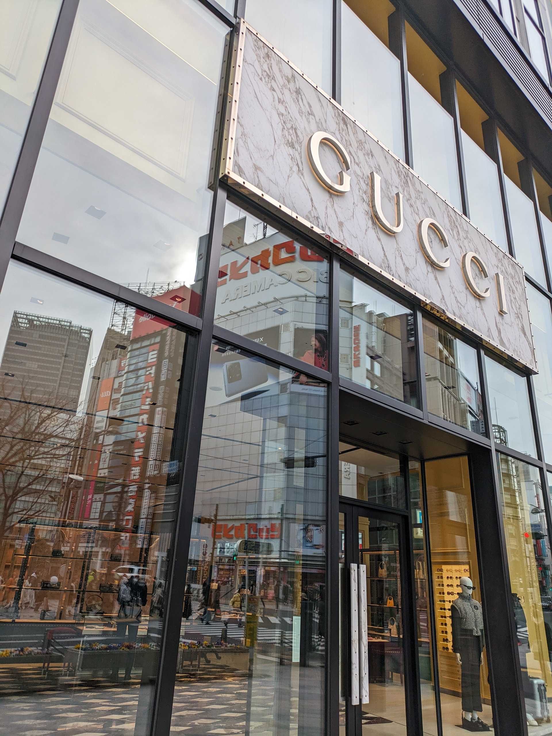 妻の古希祝い 新宿木曽路にて 新宿東口駅前風景 GUCCI COACH DISNEY☆SHOP 紀の国屋 | 西新宿の四季風景 男料理 ランチ ...