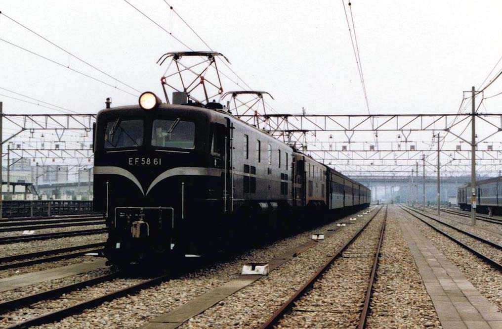 EF8181＋EF5889牽引：団体列車「機関車撮影列車の旅」 | マル鉄鉄道写真館2 - 楽天ブログ