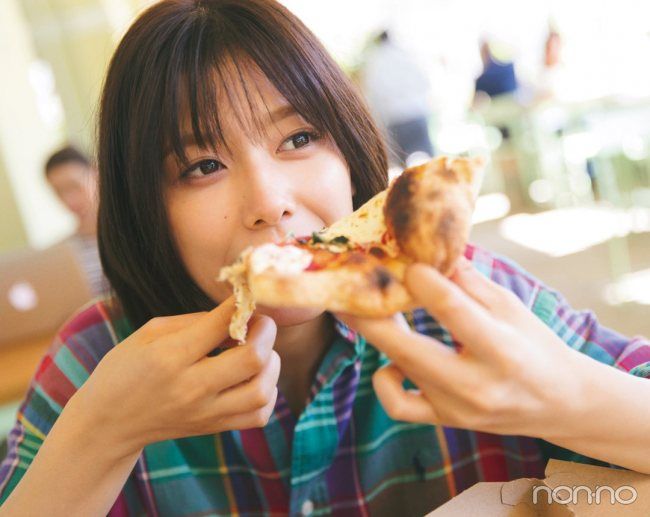 ☆欅坂46♪渡邉理佐、1st写真集『無口』アザーカット公開！ ルゼルの情報日記 楽天ブログ