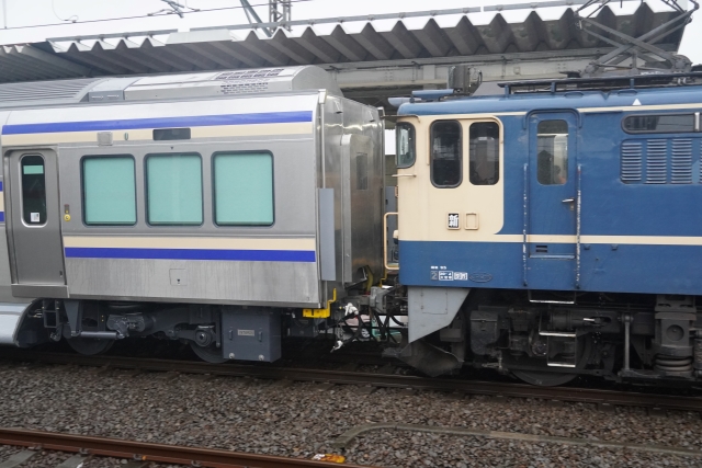 #EF65 2068牽引 E235系1000番台 F43・F44・F45編成 グリーン車6両 総武快速・横須賀線用 J-TREC 横浜 出場甲種 J-TREC 新津行き | 鉄人騎士。鉄 ...