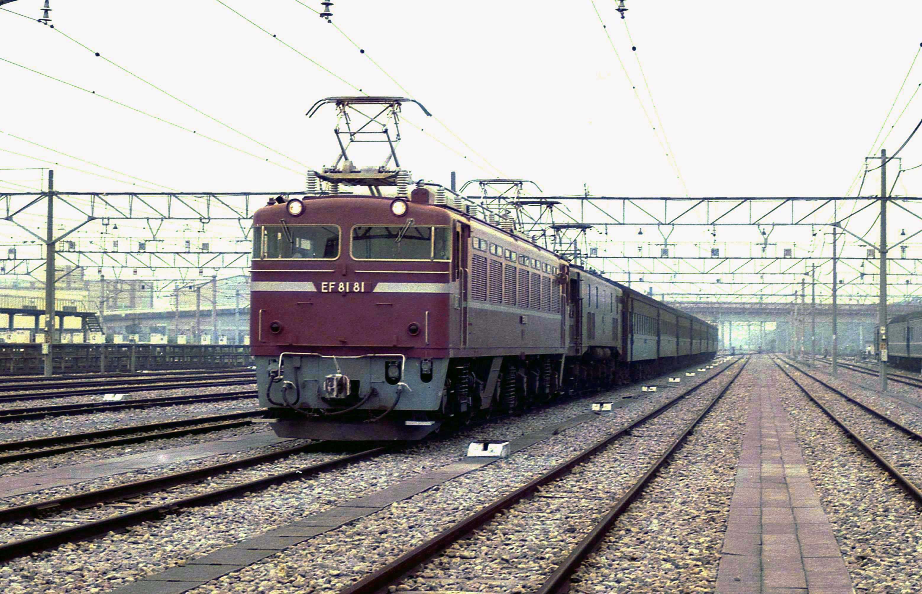 EF8181＋EF5889牽引：団体列車「機関車撮影列車の旅」 | マル鉄鉄道写真館2 - 楽天ブログ