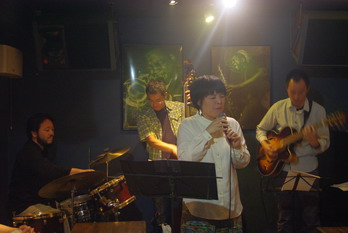 三浦舞うたいますバンド at KABO 2016.5.25 | ♪スウィングしなけりゃ意味がない 🎶 - 楽天ブログ