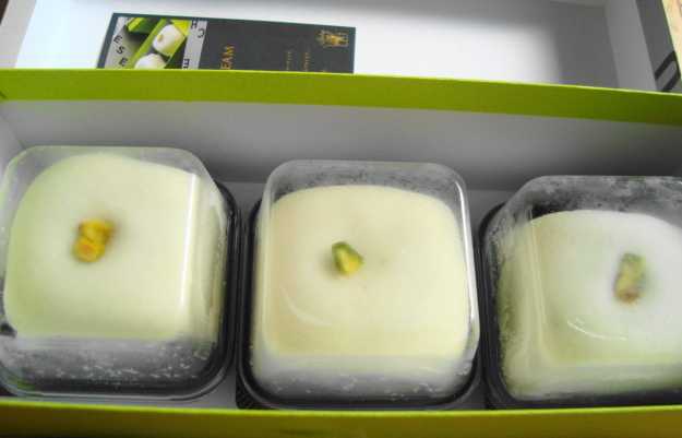 ブログ15周年記念グルメ7番勝負3 RUNNYCHEESE ピスタチオ大福 | もらっちゃおう電鉄OO - 楽天ブログ