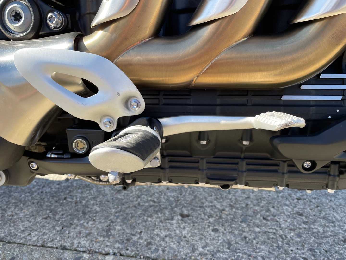 初転倒、初タイヤ交換。 | 果たしてロケット3Rは私に何をもたらすのか - 楽天ブログ