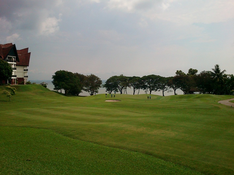 【バタム島(Batam)】 Indah Puri Golf Resort でのプレーしてきました。今回もAPECカードは活躍するも、バタムの ...