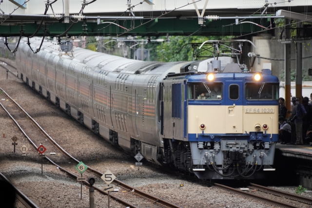 #EF64 1030牽引 E26系 ｢カシオペア甲州｣ 甲府行き | 鉄人騎士。鉄 パワーランド(*^ω^*) - 楽天ブログ