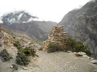 ふたたびバルブン・コーラが一番美しい谷なんだと、ダウラギリ2峰 7751m が巨立していて。 | 台風日記 - 楽天ブログ