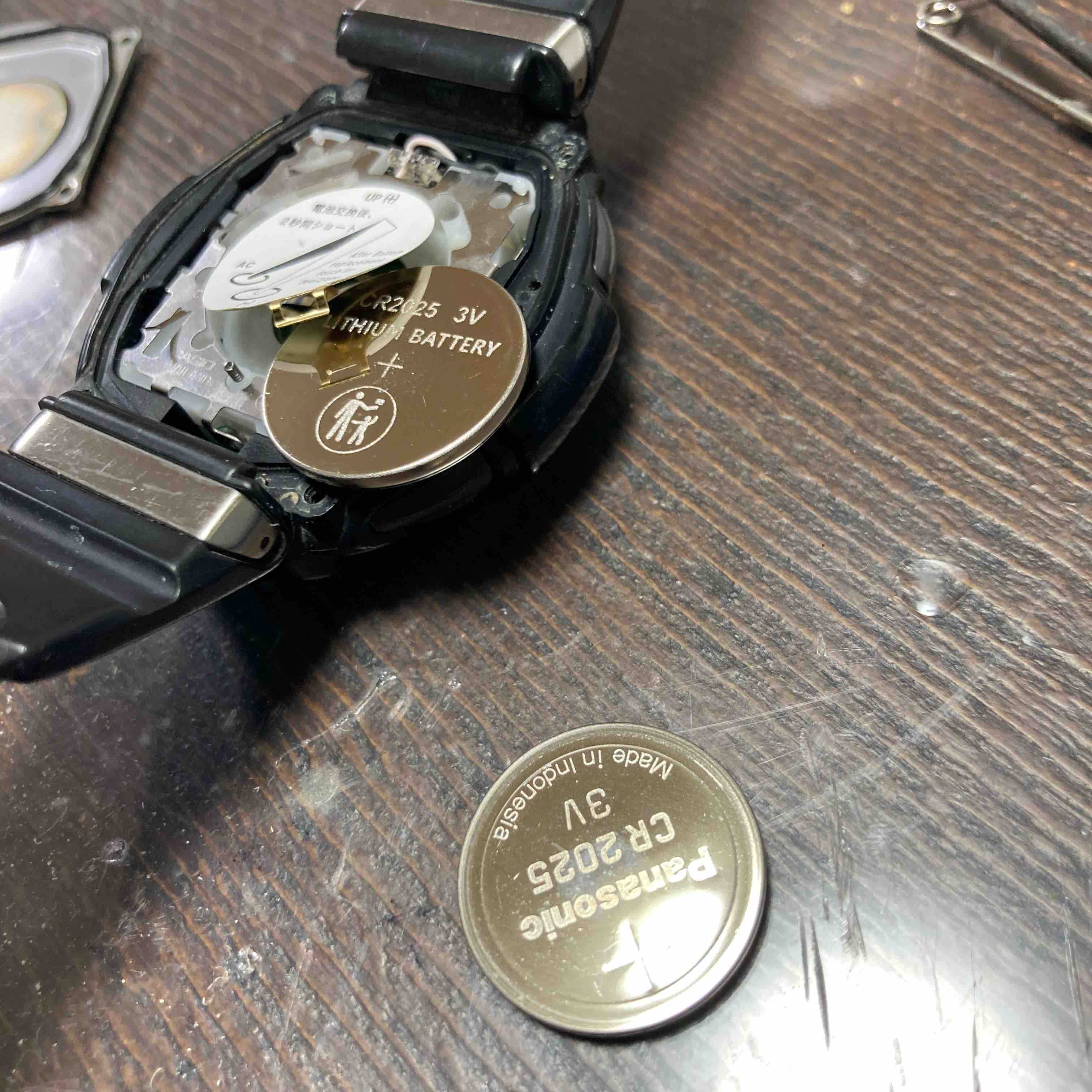 【得】CASIO PRO TREK 2632 PRS-400Bの電池を自分で交換・激安 | 自腹で大損？！ネットショッピングの闇 - 楽天ブログ